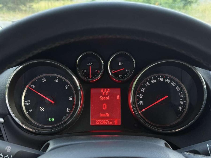 Balts Opel Zafira Tourer 2013 Viļņa, ar dzinēja tilpumu 2.00 L un nobraukumu 270 tūkst. km par 4500 €, foto 18 vietnē AUTOMOTO.COM.LV