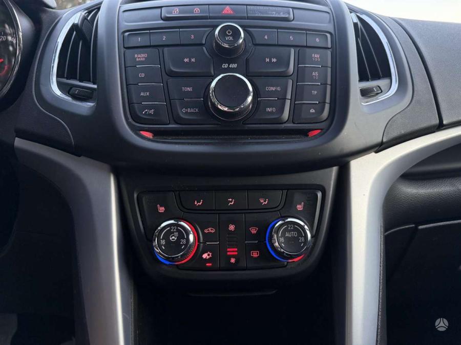 Balts Opel Zafira Tourer 2013 Viļņa, ar dzinēja tilpumu 2.00 L un nobraukumu 270 tūkst. km par 4500 €, foto 19 vietnē AUTOMOTO.COM.LV