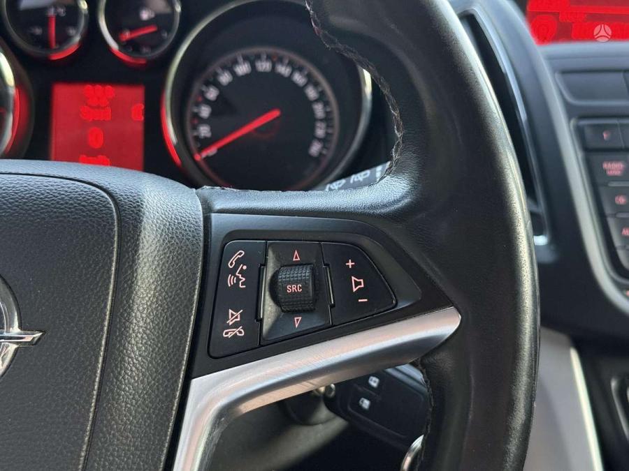 Balts Opel Zafira Tourer 2013 Viļņa, ar dzinēja tilpumu 2.00 L un nobraukumu 270 tūkst. km par 4500 €, foto 20 vietnē AUTOMOTO.COM.LV