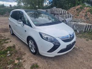 White Opel Zafira Tourer 2013 in Marijampole, with an engine capacity of 1.96 L and mileage of 256 thousand km for 2950 €, photo 3 on AUTOMOTO.COM.LV