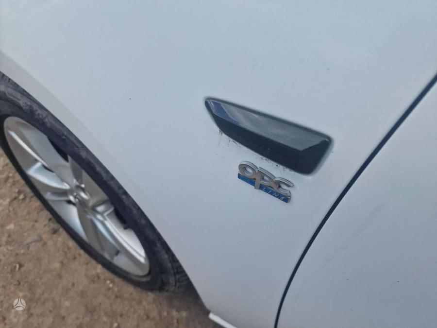 White Opel Zafira Tourer 2013 in Marijampole, with an engine capacity of 1.96 L and mileage of 256 thousand km for 2950 €, photo 6 on AUTOMOTO.COM.LV
