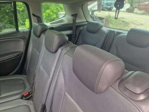 White Opel Zafira Tourer 2013 in Marijampole, with an engine capacity of 1.96 L and mileage of 256 thousand km for 2950 €, photo 10 on AUTOMOTO.COM.LV