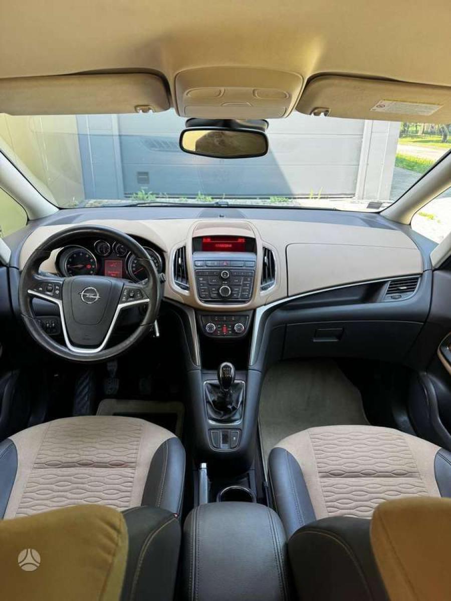 Balts Opel Zafira Tourer 2013 Kauņa, ar dzinēja tilpumu 1.60 L un nobraukumu 366 tūkst. km par 4500 €, foto 10 vietnē AUTOMOTO.COM.LV