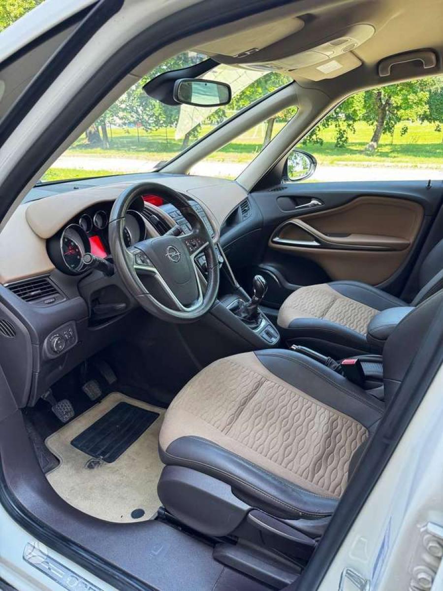 Balts Opel Zafira Tourer 2013 Kauņa, ar dzinēja tilpumu 1.60 L un nobraukumu 366 tūkst. km par 4500 €, foto 11 vietnē AUTOMOTO.COM.LV