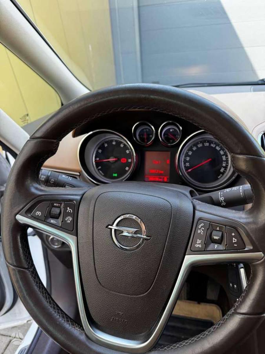 Balts Opel Zafira Tourer 2013 Kauņa, ar dzinēja tilpumu 1.60 L un nobraukumu 366 tūkst. km par 4500 €, foto 16 vietnē AUTOMOTO.COM.LV