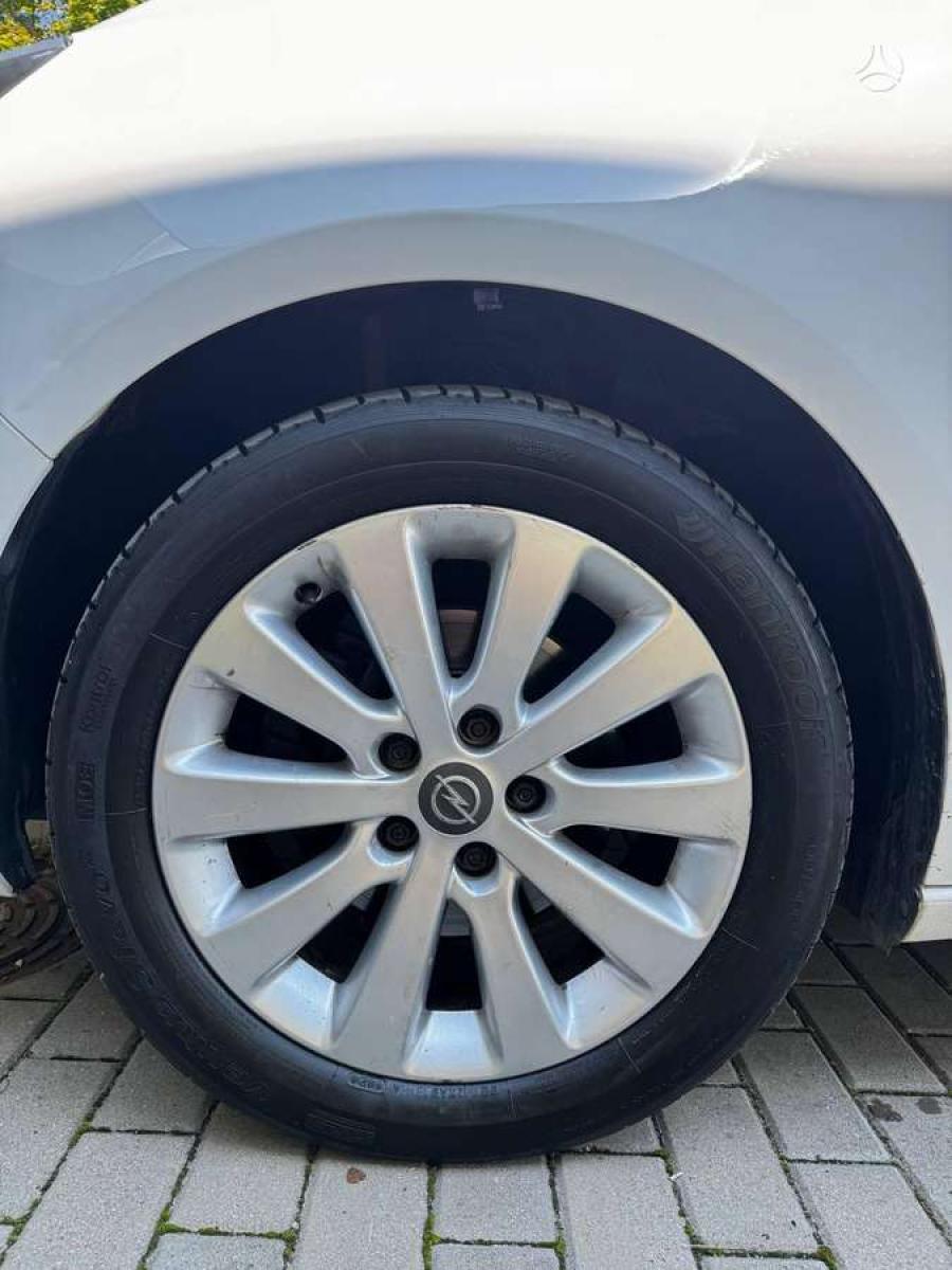 Balts Opel Zafira Tourer 2013 Kauņa, ar dzinēja tilpumu 1.60 L un nobraukumu 366 tūkst. km par 4500 €, foto 20 vietnē AUTOMOTO.COM.LV