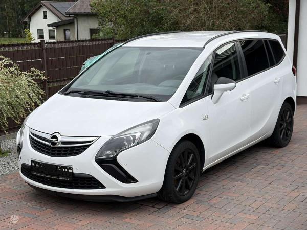 White Opel Zafira Tourer 2013 in Kretinga, with an engine capacity of 1.96 L and mileage of 270 thousand km for 2400 €, photo 1 on AUTOMOTO.COM.LV