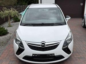 White Opel Zafira Tourer 2013 in Kretinga, with an engine capacity of 1.96 L and mileage of 270 thousand km for 2400 €, photo 3 on AUTOMOTO.COM.LV