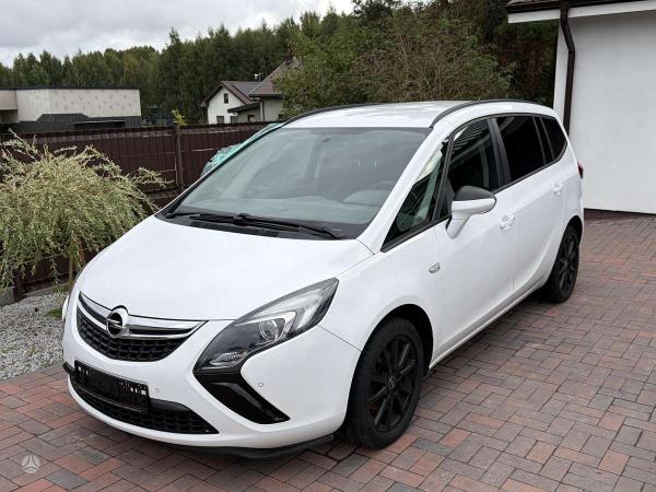 White Opel Zafira Tourer 2013 in Kretinga, with an engine capacity of 1.96 L and mileage of 270 thousand km for 2400 €, photo 5 on AUTOMOTO.COM.LV
