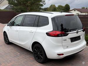 White Opel Zafira Tourer 2013 in Kretinga, with an engine capacity of 1.96 L and mileage of 270 thousand km for 2400 €, photo 8 on AUTOMOTO.COM.LV