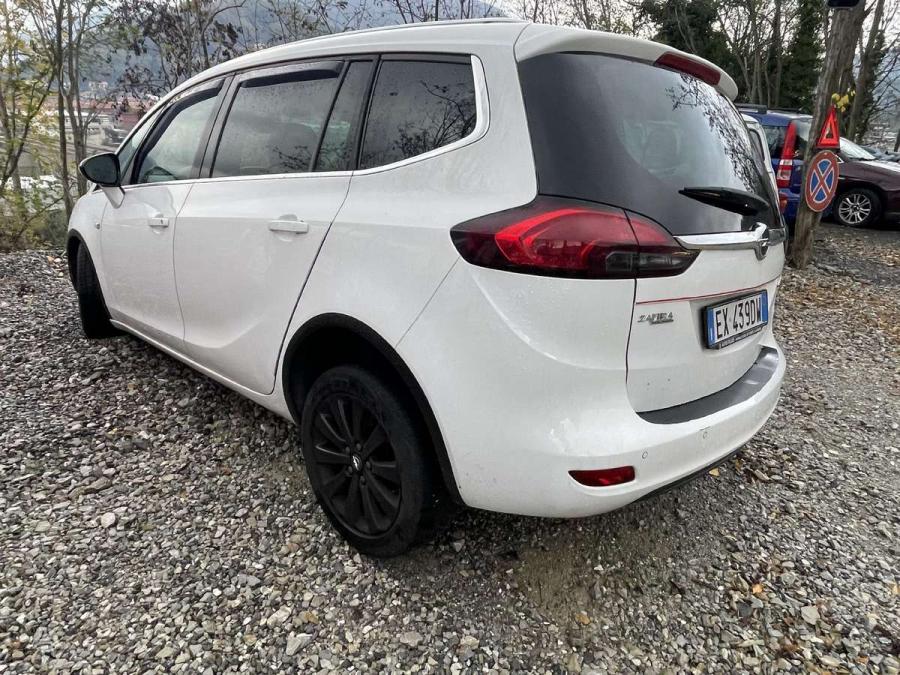 White Opel Zafira Tourer 2014 in Panevezys, with an engine capacity of 1.60 L and mileage of 160 thousand km for 2250 €, photo 3 on AUTOMOTO.COM.LV