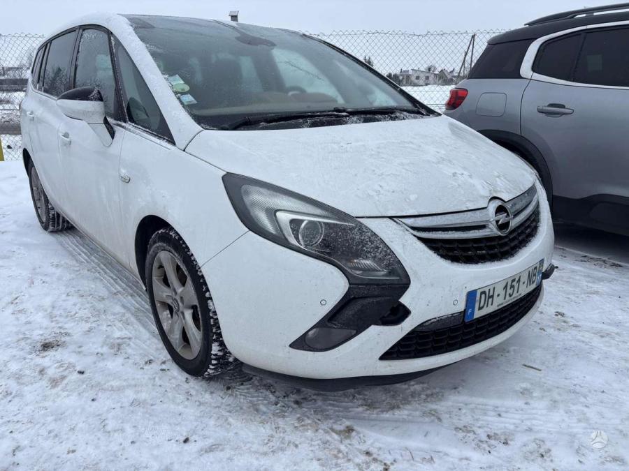 White Opel Zafira Tourer 2014 in Taurage, with an engine capacity of 1.60 L and mileage of 190 thousand km for 3600 €, photo 2 on AUTOMOTO.COM.LV