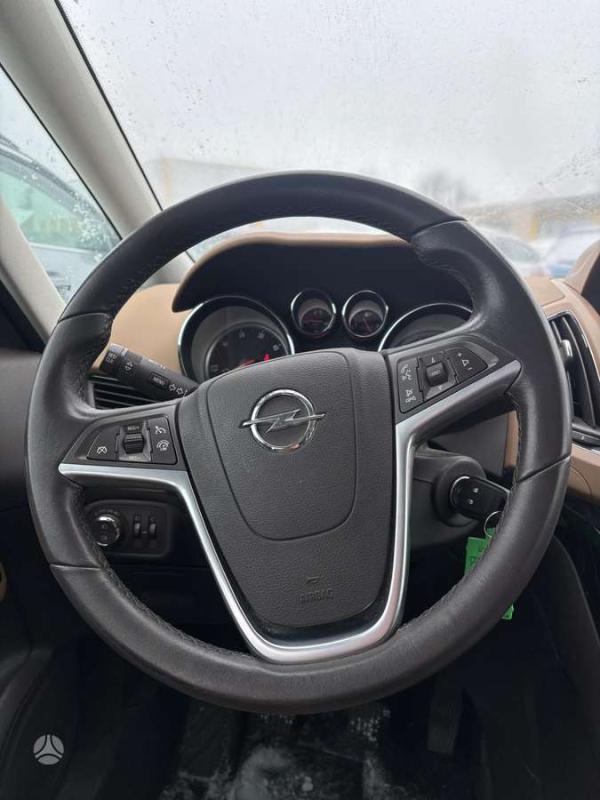 Balts Opel Zafira Tourer 2014 Tauragė, ar dzinēja tilpumu 1.60 L un nobraukumu 190 tūkst. km par 3600 €, foto 8 vietnē AUTOMOTO.COM.LV
