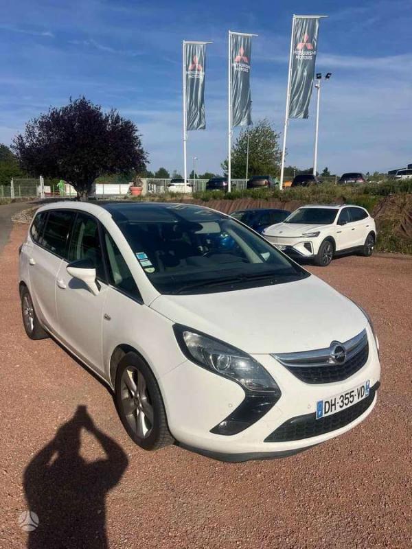 Белый Опель Zafira Tourer 2014 в Шяуляй, объемом двигателя 1.96 л и пробегом 252 тыс. км за 5600 €, фото 1 на AUTOMOTO.COM.LV