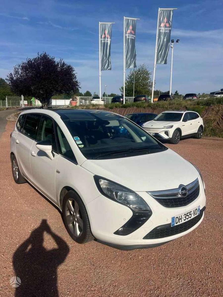 Белый Опель Zafira Tourer 2014 в Шяуляй, объемом двигателя 1.96 л и пробегом 252 тыс. км за 5600 €, фото 1 на AUTOMOTO.COM.LV