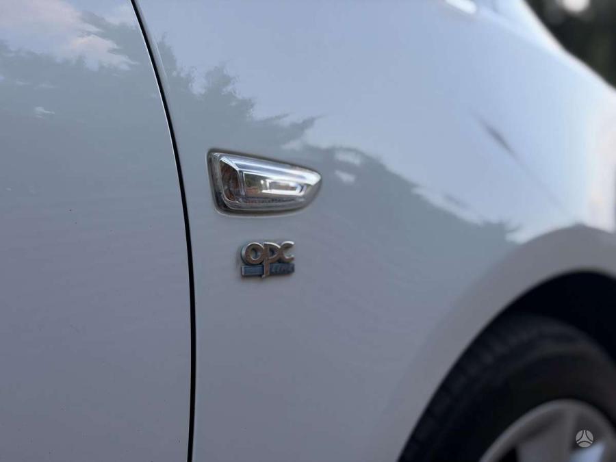 Белый Опель Zafira Tourer 2014 в Вильнюс, объемом двигателя 1.96 л и пробегом 255 тыс. км за 5850 €, фото 7 на AUTOMOTO.COM.LV