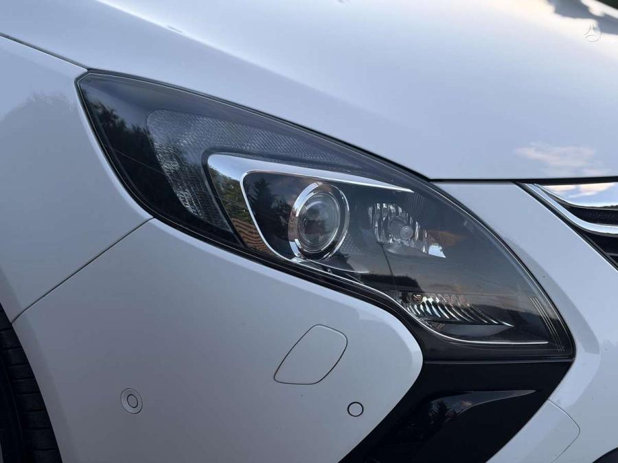Белый Опель Zafira Tourer 2014 в Вильнюс, объемом двигателя 1.96 л и пробегом 255 тыс. км за 5850 €, фото 10 на AUTOMOTO.COM.LV