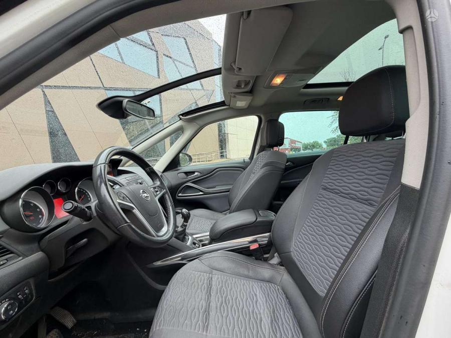 Белый Опель Zafira Tourer 2014 в Шяуляй, объемом двигателя 1.60 л и пробегом 257 тыс. км за 4800 €, фото 23 на AUTOMOTO.COM.LV