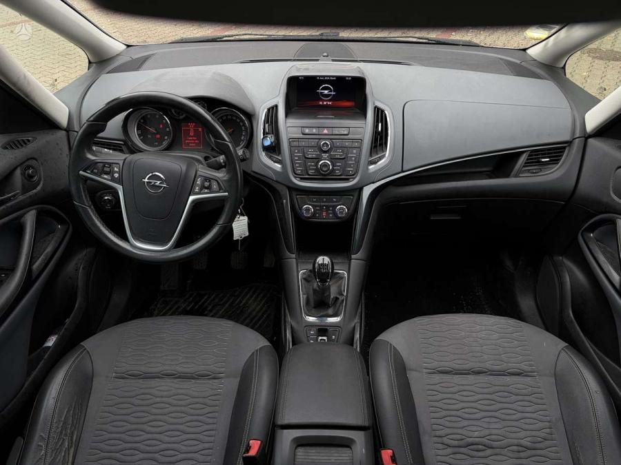 Белый Опель Zafira Tourer 2014 в Шяуляй, объемом двигателя 1.60 л и пробегом 257 тыс. км за 4800 €, фото 28 на AUTOMOTO.COM.LV