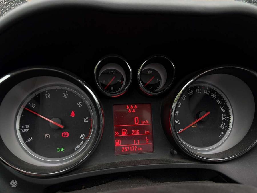 Белый Опель Zafira Tourer 2014 в Шяуляй, объемом двигателя 1.60 л и пробегом 257 тыс. км за 4800 €, фото 32 на AUTOMOTO.COM.LV