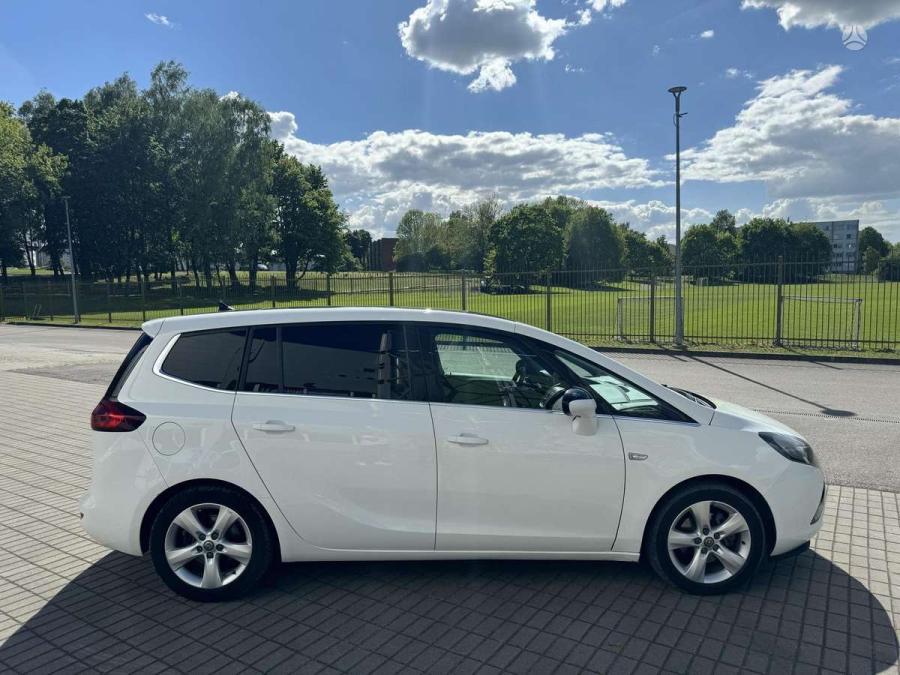 White Opel Zafira Tourer 2014 in Marijampole, with an engine capacity of 1.60 L and mileage of 250 thousand km for 6800 €, photo 3 on AUTOMOTO.COM.LV