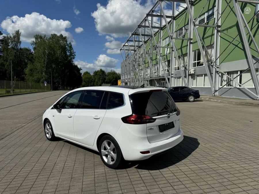 White Opel Zafira Tourer 2014 in Marijampole, with an engine capacity of 1.60 L and mileage of 250 thousand km for 6800 €, photo 5 on AUTOMOTO.COM.LV
