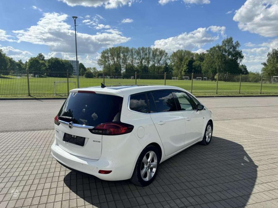 White Opel Zafira Tourer 2014 in Marijampole, with an engine capacity of 1.60 L and mileage of 250 thousand km for 6800 €, photo 6 on AUTOMOTO.COM.LV