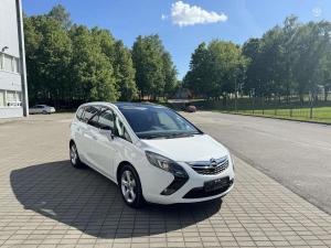 White Opel Zafira Tourer 2014 in Marijampole, with an engine capacity of 1.60 L and mileage of 250 thousand km for 6800 €, photo 7 on AUTOMOTO.COM.LV