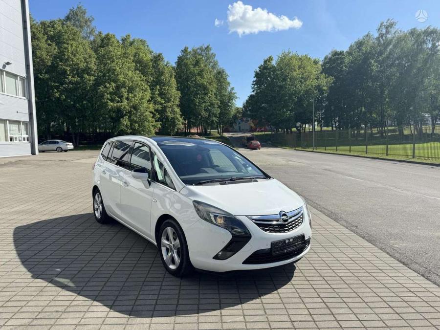White Opel Zafira Tourer 2014 in Marijampole, with an engine capacity of 1.60 L and mileage of 250 thousand km for 6800 €, photo 7 on AUTOMOTO.COM.LV