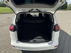 White Opel Zafira Tourer 2014 in Marijampole, with an engine capacity of 1.60 L and mileage of 250 thousand km for 6800 €, photo 9 on AUTOMOTO.COM.LV