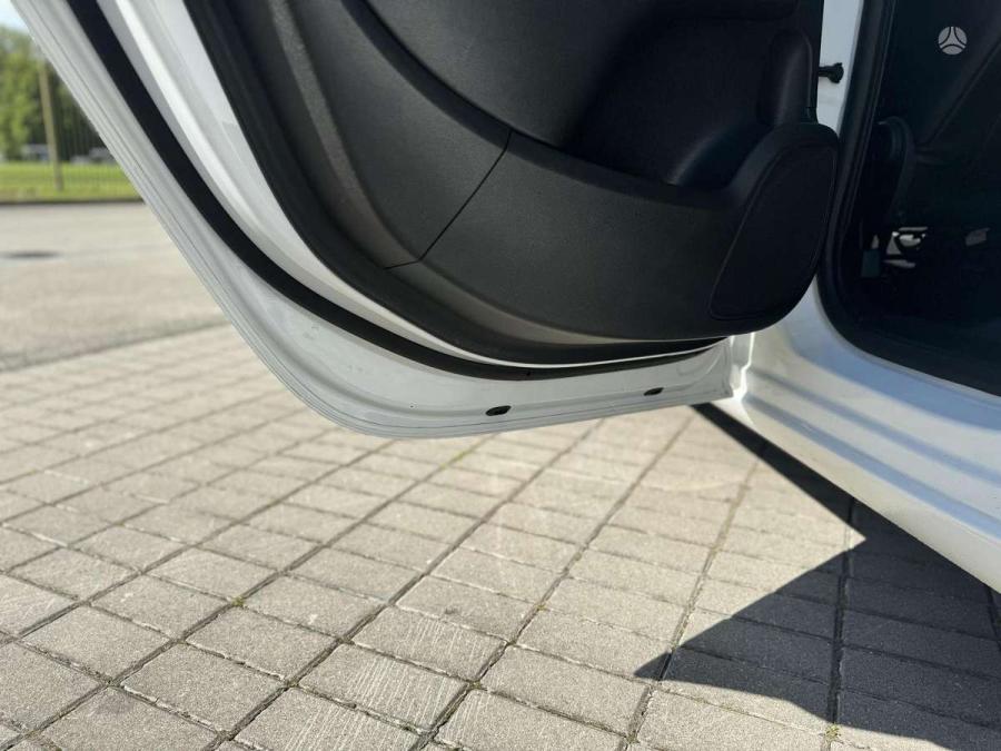 White Opel Zafira Tourer 2014 in Marijampole, with an engine capacity of 1.60 L and mileage of 250 thousand km for 6800 €, photo 12 on AUTOMOTO.COM.LV