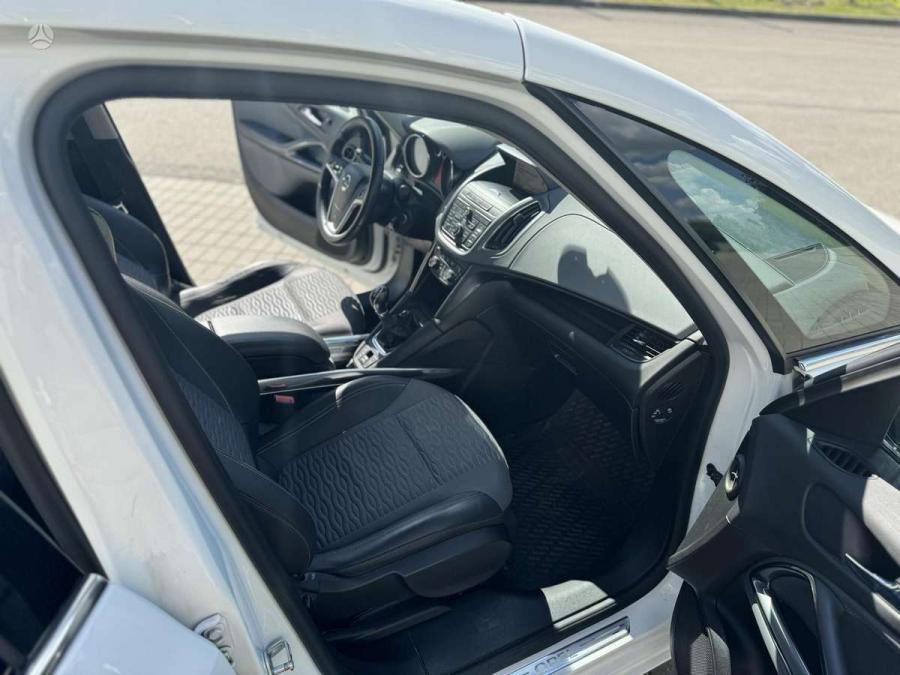 White Opel Zafira Tourer 2014 in Marijampole, with an engine capacity of 1.60 L and mileage of 250 thousand km for 6800 €, photo 17 on AUTOMOTO.COM.LV