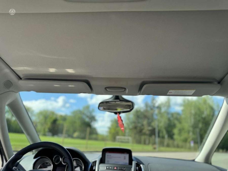 White Opel Zafira Tourer 2014 in Marijampole, with an engine capacity of 1.60 L and mileage of 250 thousand km for 6800 €, photo 20 on AUTOMOTO.COM.LV
