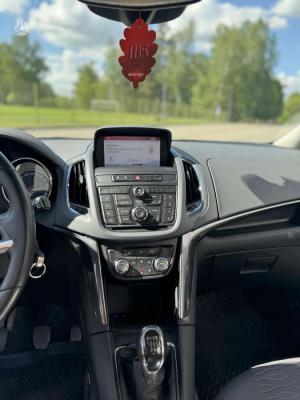 White Opel Zafira Tourer 2014 in Marijampole, with an engine capacity of 1.60 L and mileage of 250 thousand km for 6800 €, photo 23 on AUTOMOTO.COM.LV