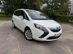 White Opel Zafira Tourer 2014 in Kaunas, with an engine capacity of 1.96 L and mileage of 287 thousand km for 5350 €, photo  on AUTOMOTO.COM.LV
