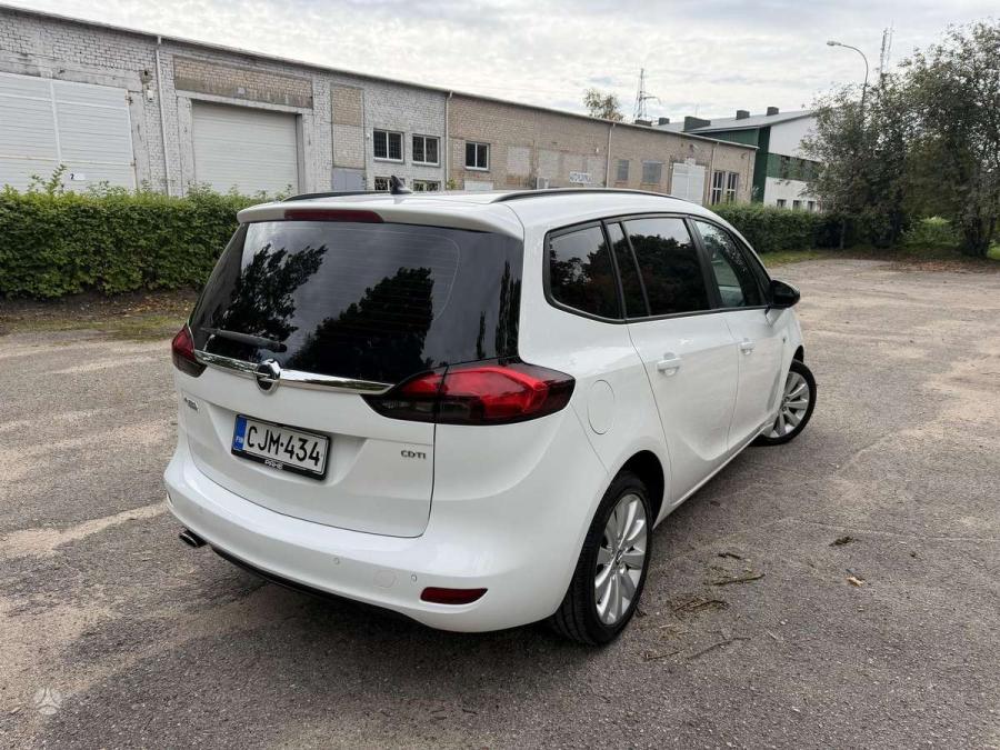 White Opel Zafira Tourer 2014 in Kaunas, with an engine capacity of 1.96 L and mileage of 287 thousand km for 5350 €, photo 3 on AUTOMOTO.COM.LV