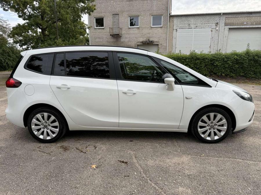 White Opel Zafira Tourer 2014 in Kaunas, with an engine capacity of 1.96 L and mileage of 287 thousand km for 5350 €, photo 7 on AUTOMOTO.COM.LV