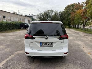 White Opel Zafira Tourer 2014 in Kaunas, with an engine capacity of 1.96 L and mileage of 287 thousand km for 5350 €, photo 8 on AUTOMOTO.COM.LV