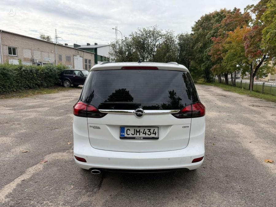 White Opel Zafira Tourer 2014 in Kaunas, with an engine capacity of 1.96 L and mileage of 287 thousand km for 5350 €, photo 8 on AUTOMOTO.COM.LV