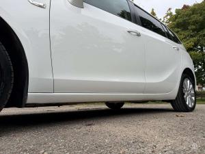 White Opel Zafira Tourer 2014 in Kaunas, with an engine capacity of 1.96 L and mileage of 287 thousand km for 5350 €, photo 11 on AUTOMOTO.COM.LV