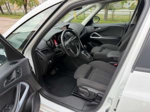 White Opel Zafira Tourer 2014 in Kaunas, with an engine capacity of 1.96 L and mileage of 287 thousand km for 5350 €, photo 13 on AUTOMOTO.COM.LV