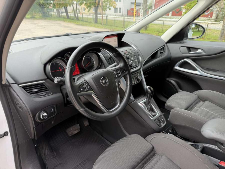 White Opel Zafira Tourer 2014 in Kaunas, with an engine capacity of 1.96 L and mileage of 287 thousand km for 5350 €, photo 15 on AUTOMOTO.COM.LV