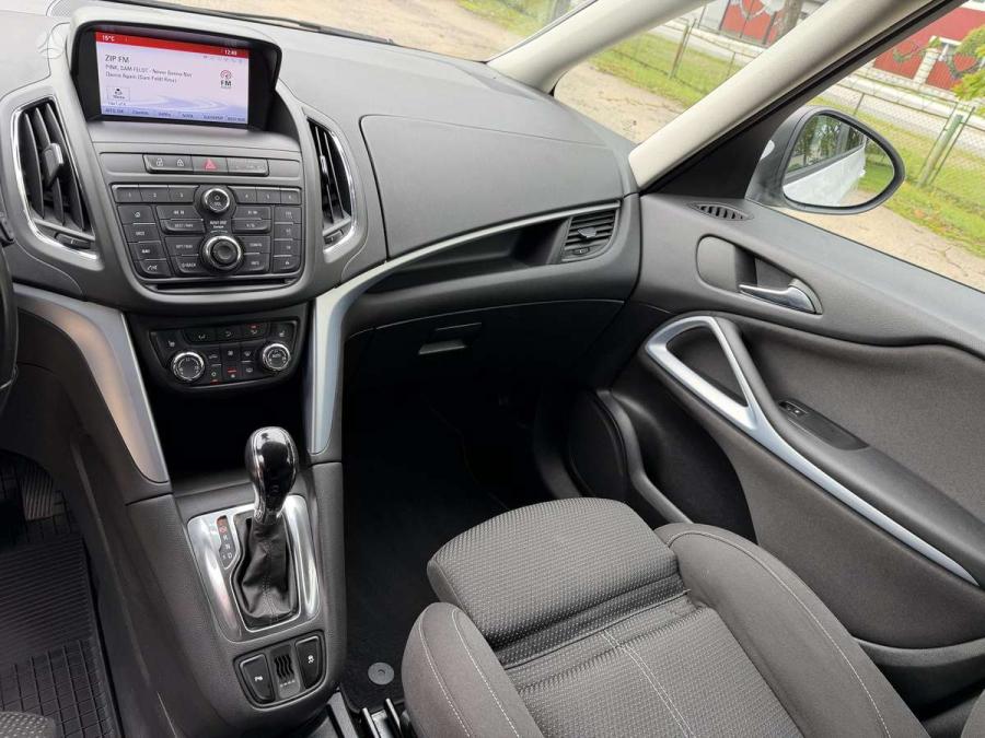 White Opel Zafira Tourer 2014 in Kaunas, with an engine capacity of 1.96 L and mileage of 287 thousand km for 5350 €, photo 16 on AUTOMOTO.COM.LV