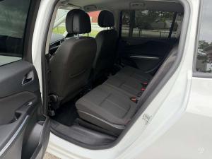 White Opel Zafira Tourer 2014 in Kaunas, with an engine capacity of 1.96 L and mileage of 287 thousand km for 5350 €, photo 17 on AUTOMOTO.COM.LV