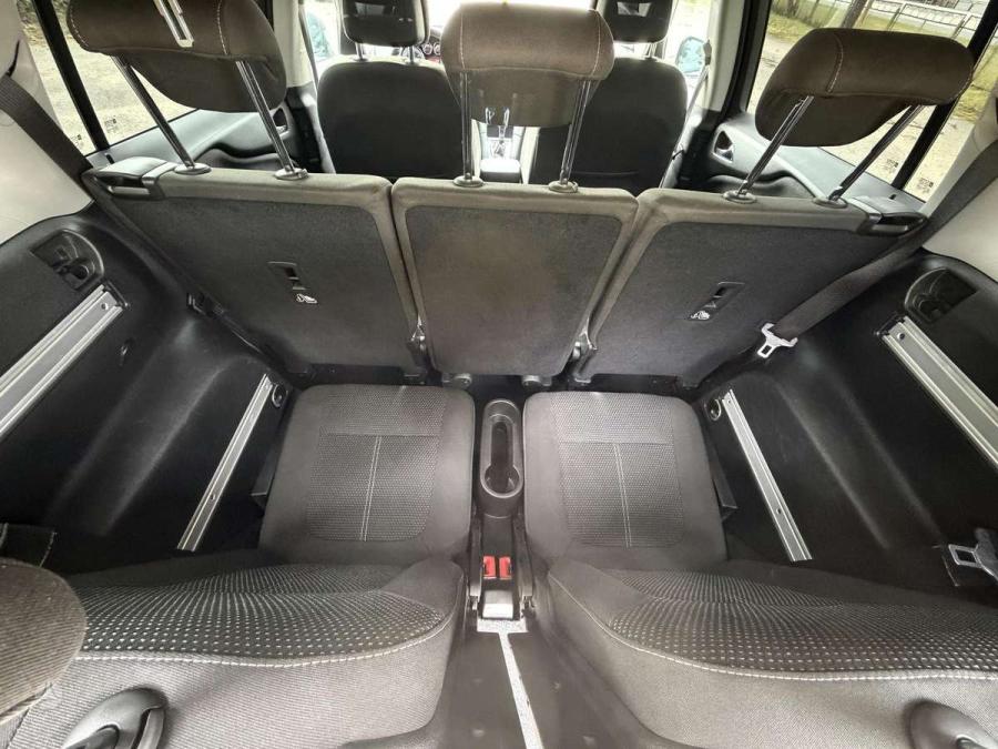 White Opel Zafira Tourer 2014 in Kaunas, with an engine capacity of 1.96 L and mileage of 287 thousand km for 5350 €, photo 19 on AUTOMOTO.COM.LV