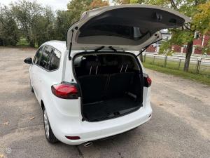 White Opel Zafira Tourer 2014 in Kaunas, with an engine capacity of 1.96 L and mileage of 287 thousand km for 5350 €, photo 20 on AUTOMOTO.COM.LV
