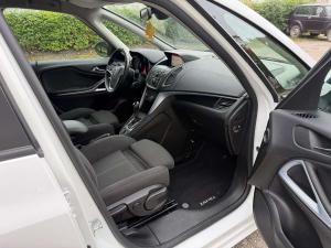 White Opel Zafira Tourer 2014 in Kaunas, with an engine capacity of 1.96 L and mileage of 287 thousand km for 5350 €, photo 24 on AUTOMOTO.COM.LV