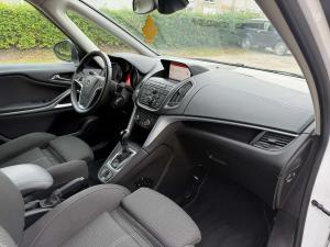 White Opel Zafira Tourer 2014 in Kaunas, with an engine capacity of 1.96 L and mileage of 287 thousand km for 5350 €, photo 25 on AUTOMOTO.COM.LV