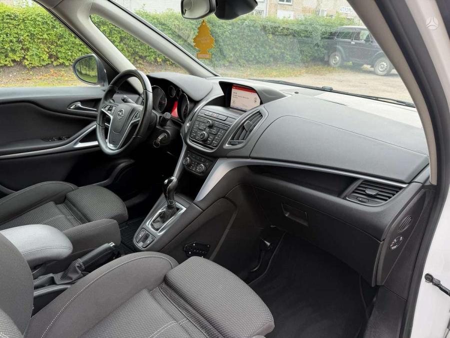 White Opel Zafira Tourer 2014 in Kaunas, with an engine capacity of 1.96 L and mileage of 287 thousand km for 5350 €, photo 25 on AUTOMOTO.COM.LV
