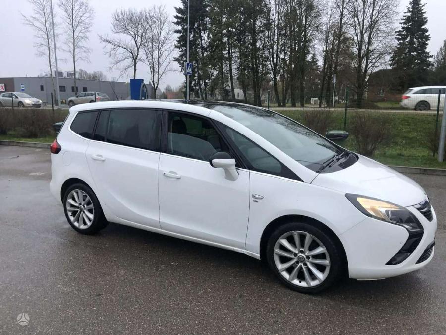 Balts Opel Zafira Tourer 2015 Kauņa, ar dzinēja tilpumu 2.00 L un nobraukumu 234 tūkst. km par 2400 €, foto 1 vietnē AUTOMOTO.COM.LV